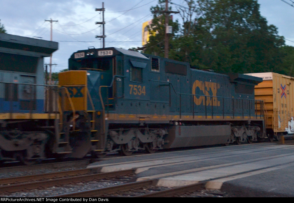 CSX C40-8 7534 trails on Q438-22